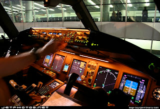 Aviation fleet: Boeing 777 Flight Deck
