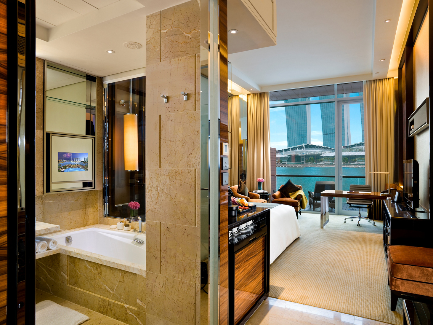 Simply Fabulicious: Besotted – Fullerton Bay Hotel’s Room with a View