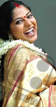 Hot Bollywood Actress: Poornima Indrajith aka Poornima Mohan in Cool Saree