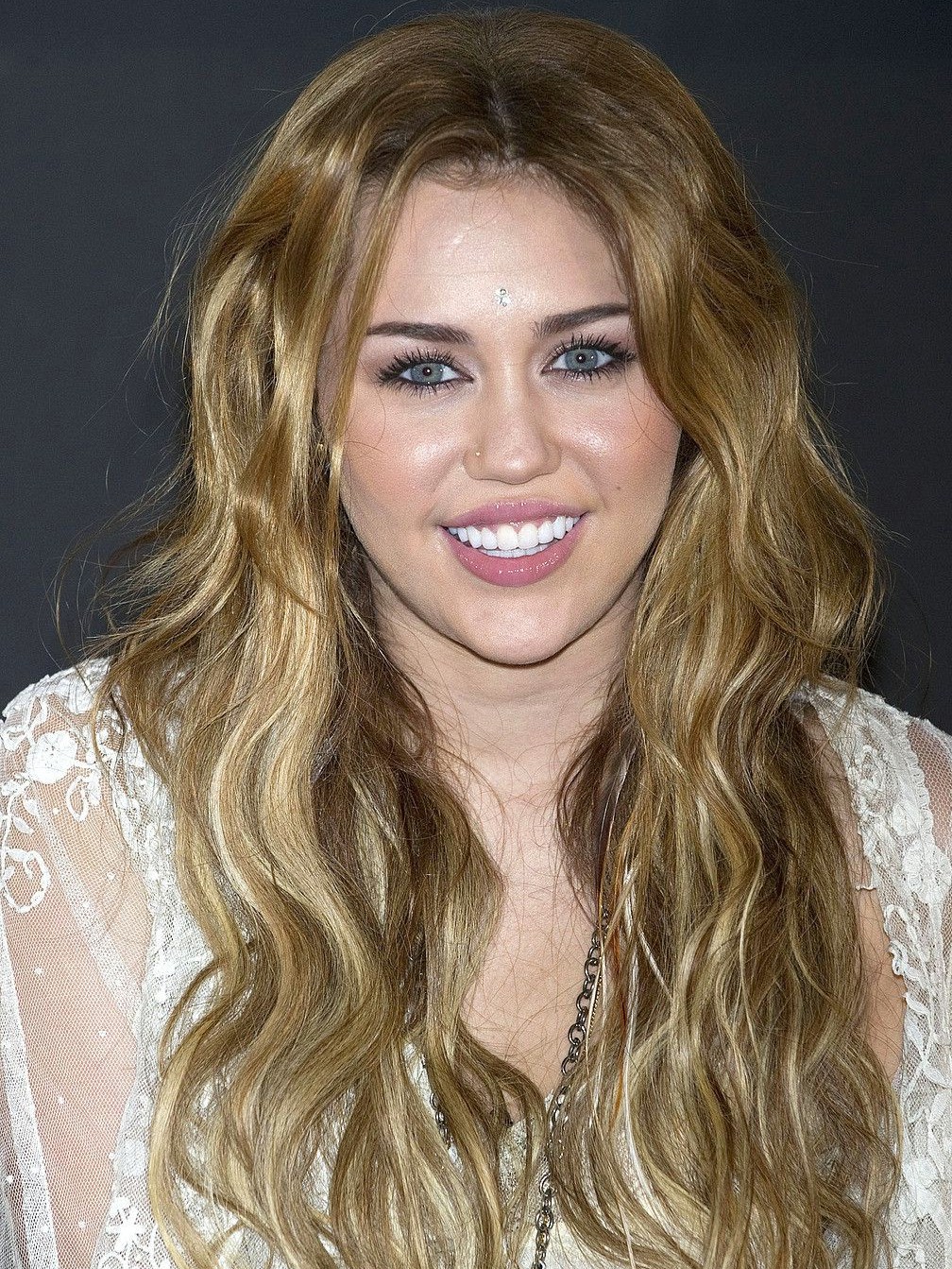 Miley Cyrus Smiling Beauty Picture Gallery : American actress and pop ...