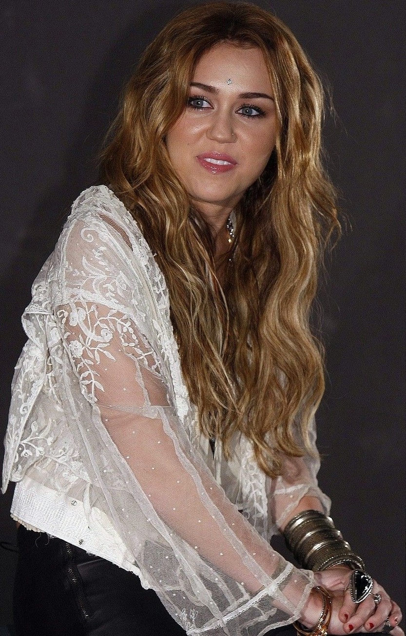 Miley Cyrus Smiling Beauty Picture Gallery : American actress and pop ...