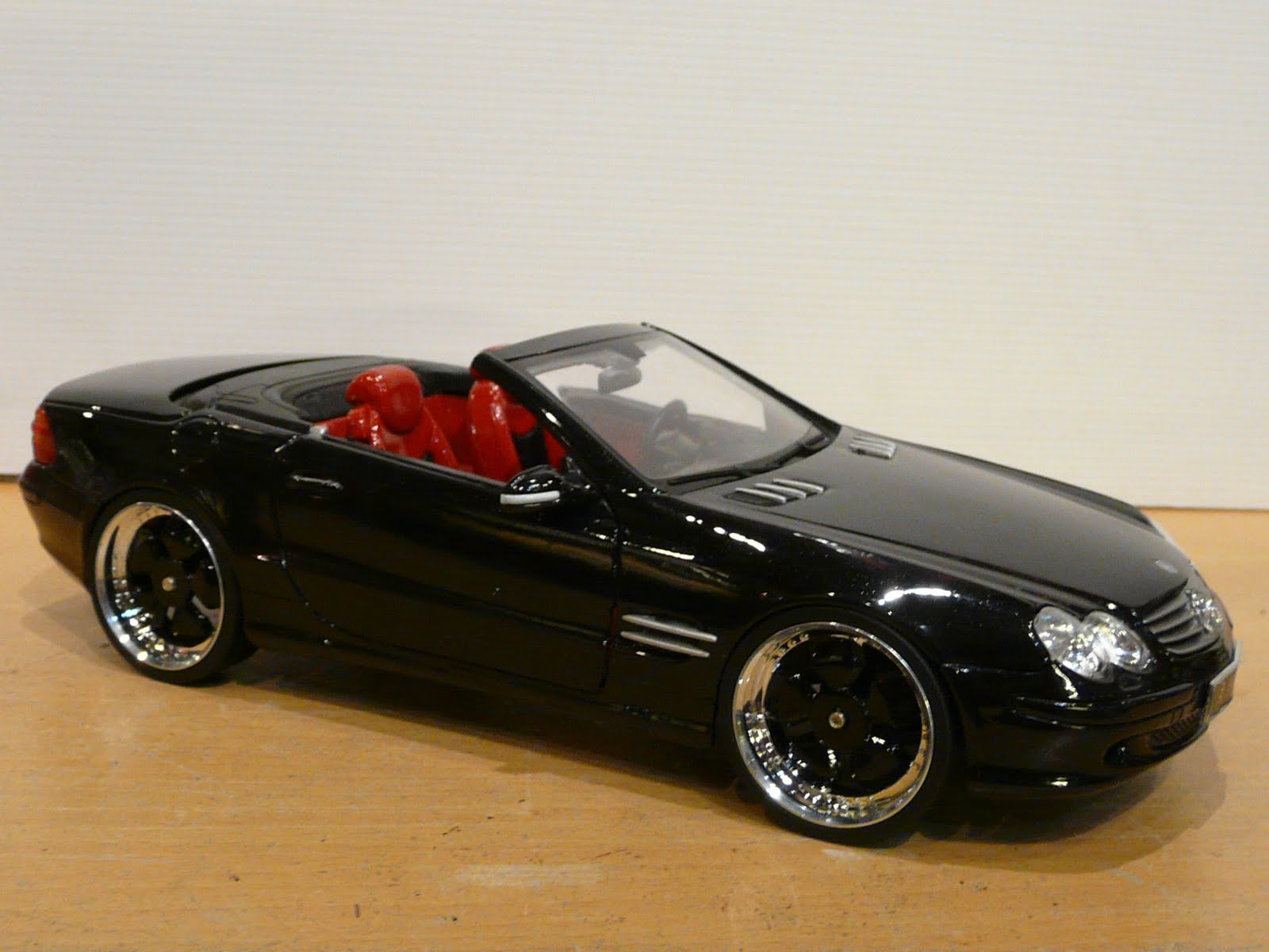 DC TOYS: Mercedes SL500 1/18 Maisto with modified rims and custom interior