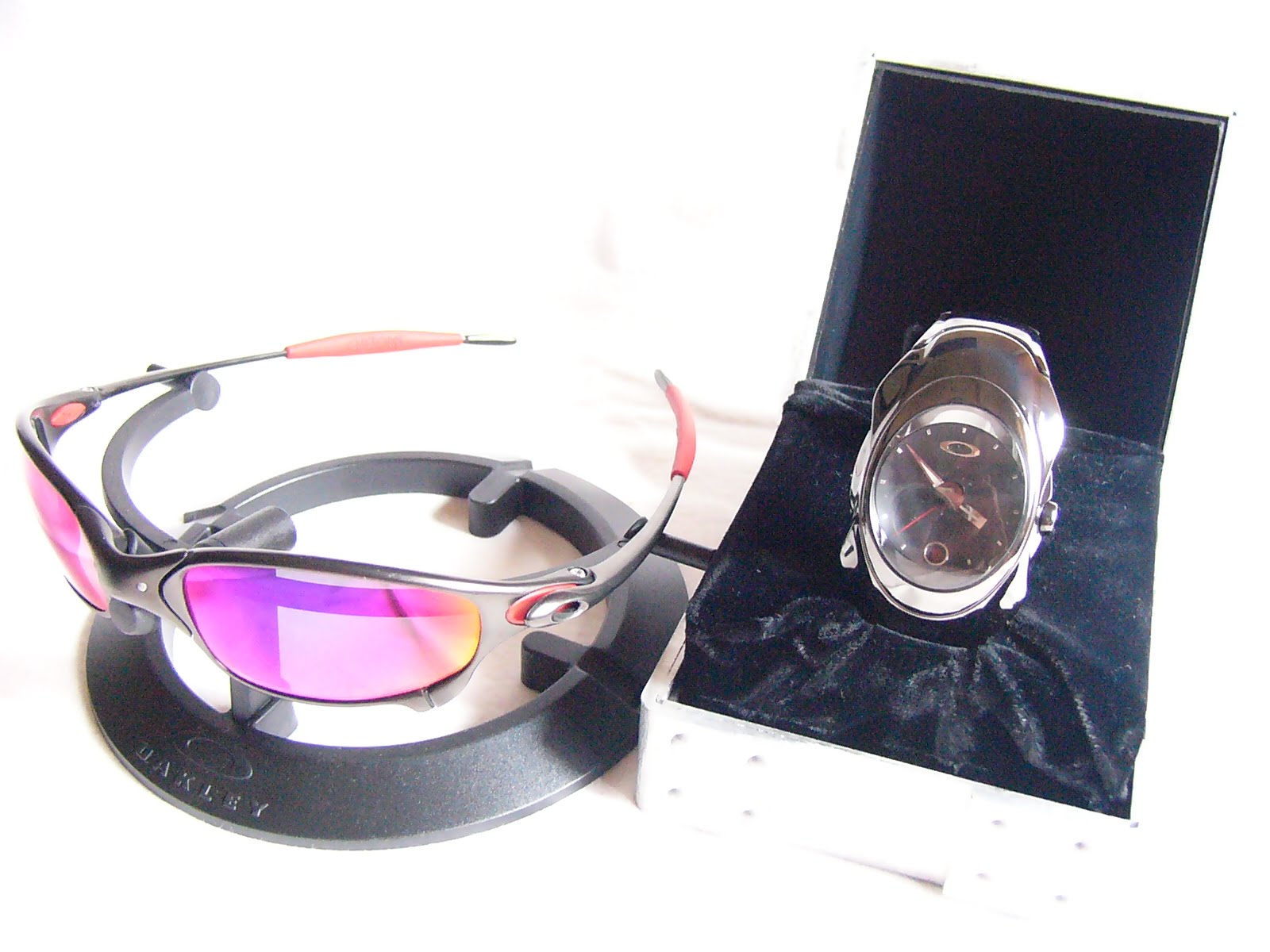 Oakley Saint: Time Bomb & Juliet Pairing
