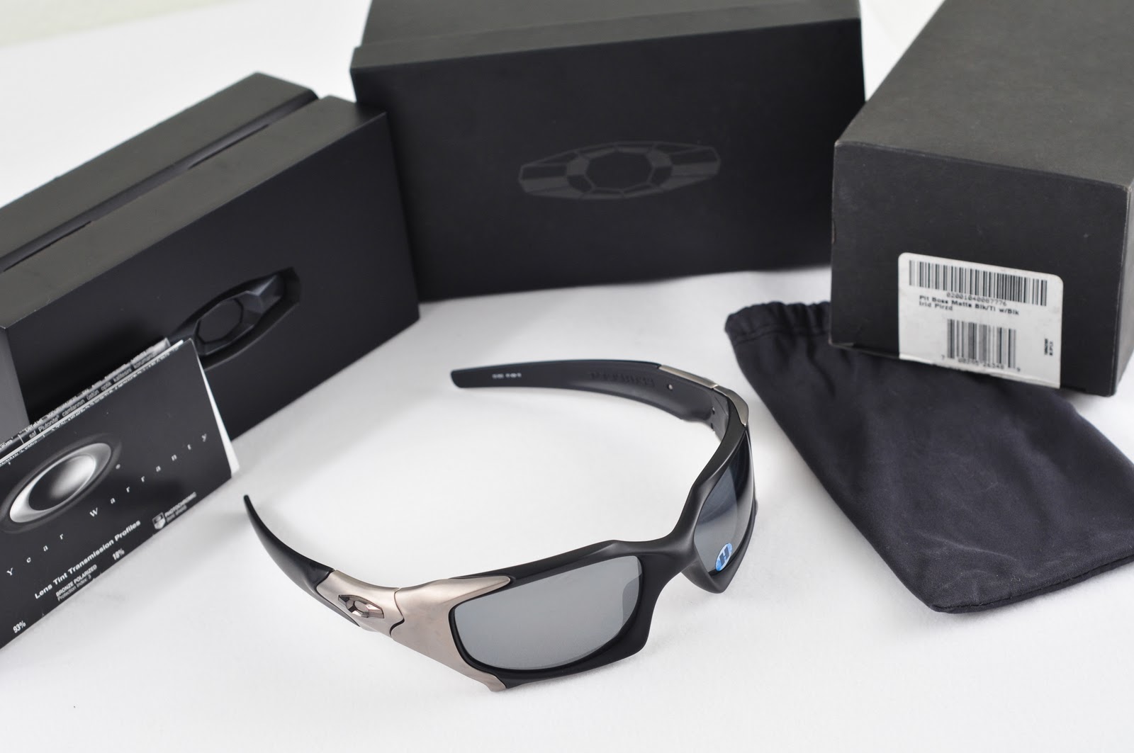 Oakley Saint: Pit Boss Matte Black/Titanium/Black Iridium Polarized