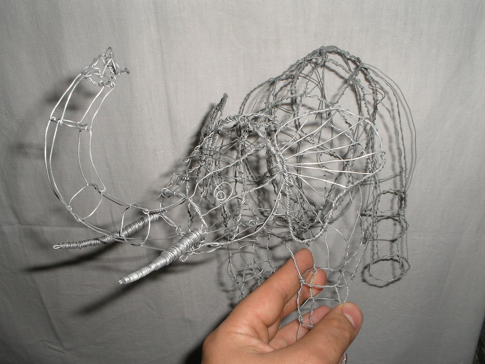 Artesanias: Elefante en alambre