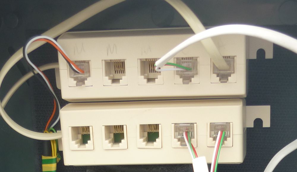 Kiwi Hacker's blog o stuff: RJ11 1-wire hubs