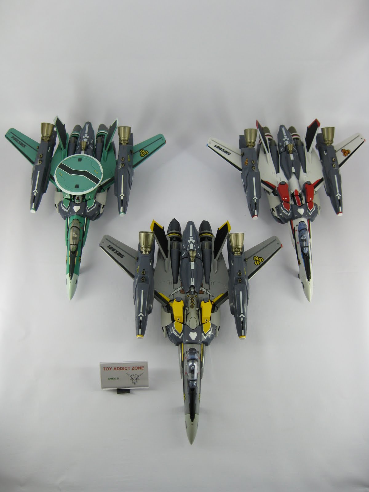 TOY ADDICT ZONE: MACROSS FRONTIER: DX VF-25 FAST PACK COLLECTION - PART 1