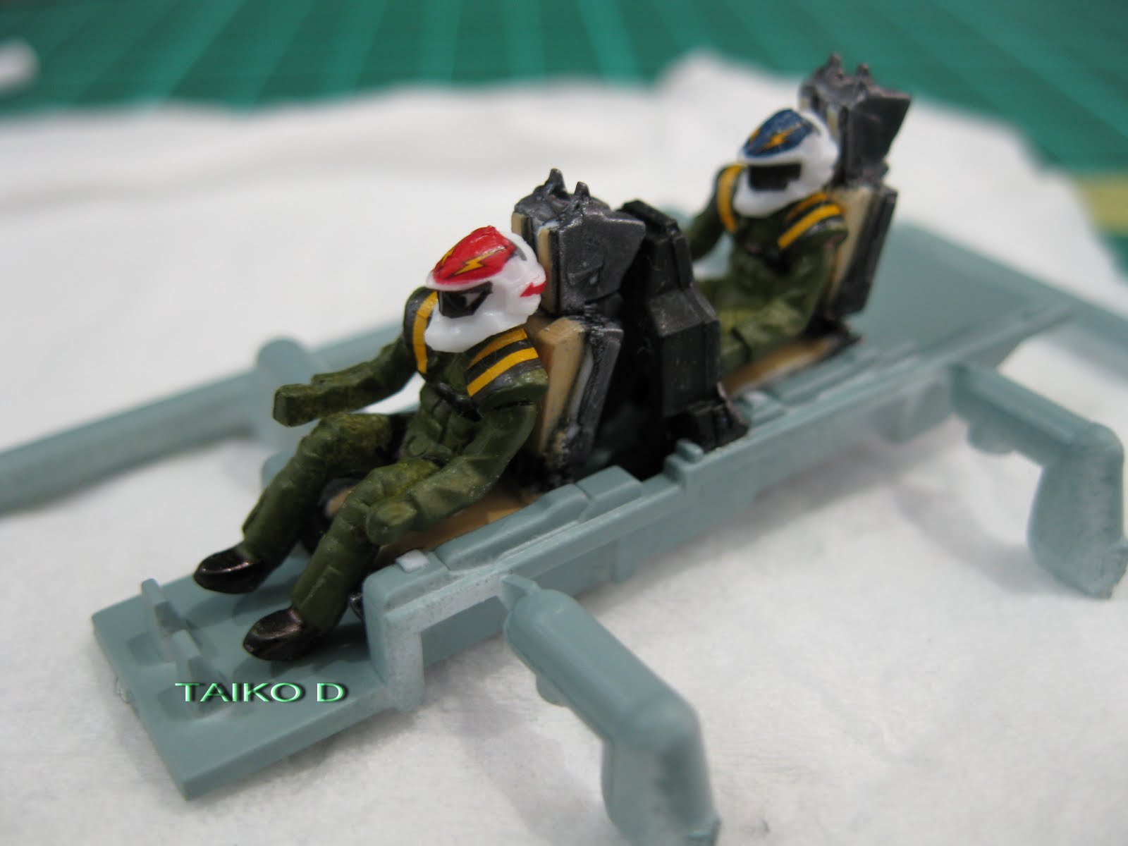 TOY ADDICT ZONE: MACROSS ZERO: 1/72 VF-0B [WIP1]