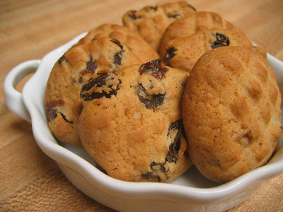 my little kitchen: Mondays with Maida - Cracker-Barrel Raisin Cookies