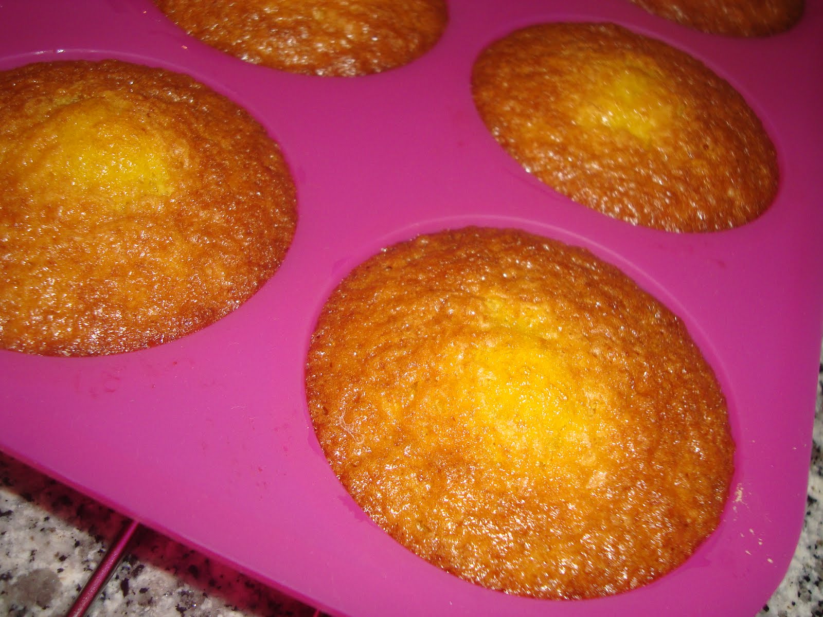 Bons Petiscos: Queques de coco com aroma de baunilha e custard