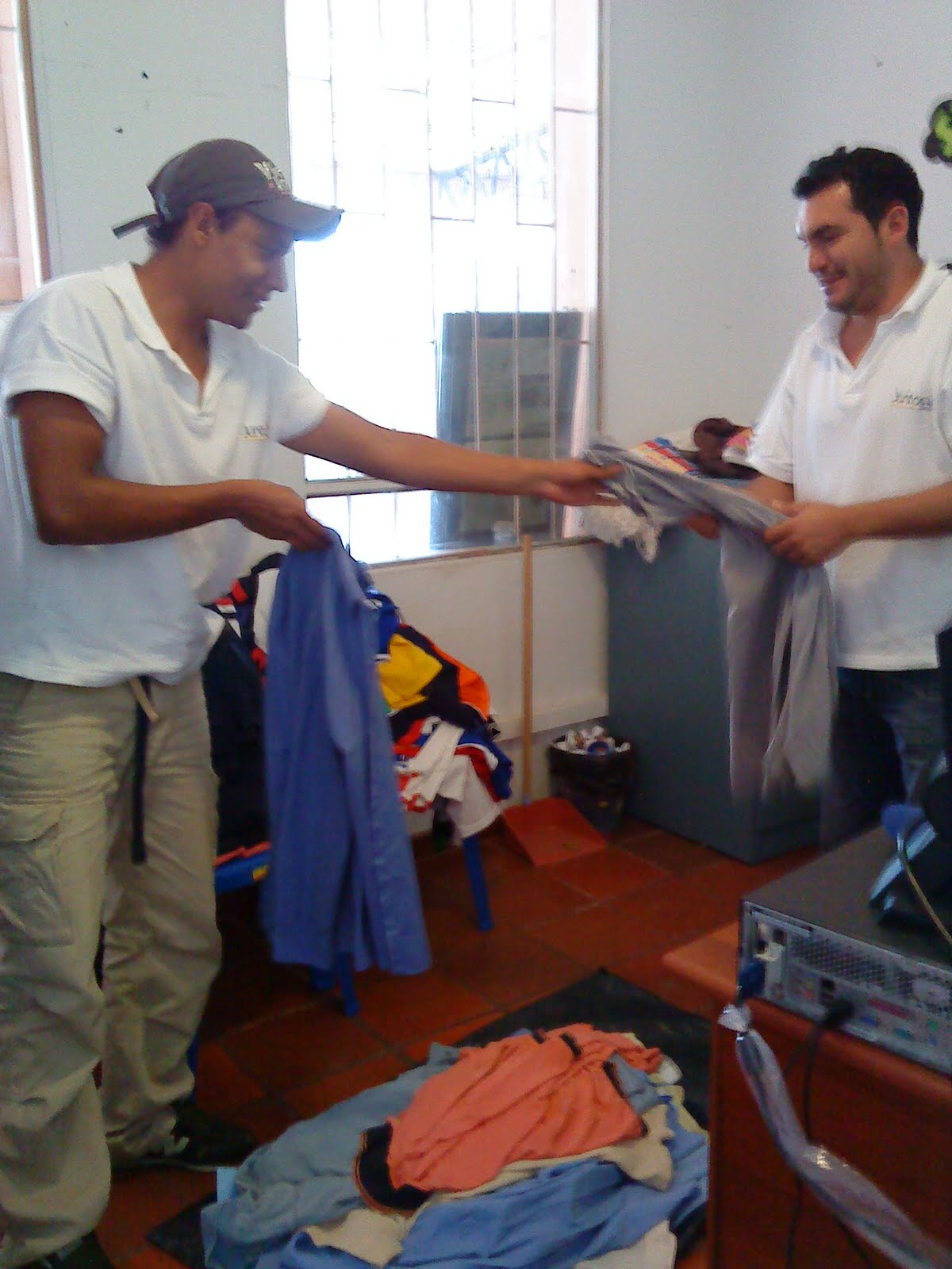 RED JUNTOS GACHETA: RECOLECCION DE ROPA PARA LAS FAMILIAS BENEFICIADAS ...