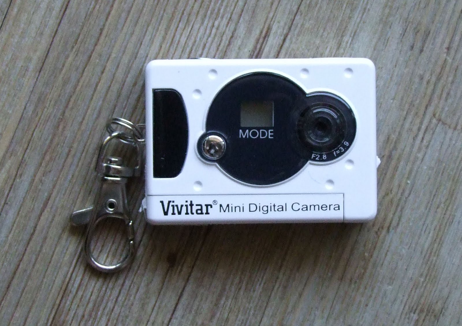 le fouretout photo: VIVITAR mini digital camera