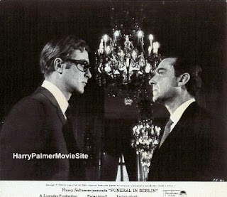ALBUM PHOTOS CINEMA/THEATRE.: Michael Caine, Guy Doleman