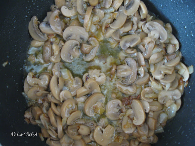 La Chef-A: COTLETE DE PORC IN STIL STROGANOFF