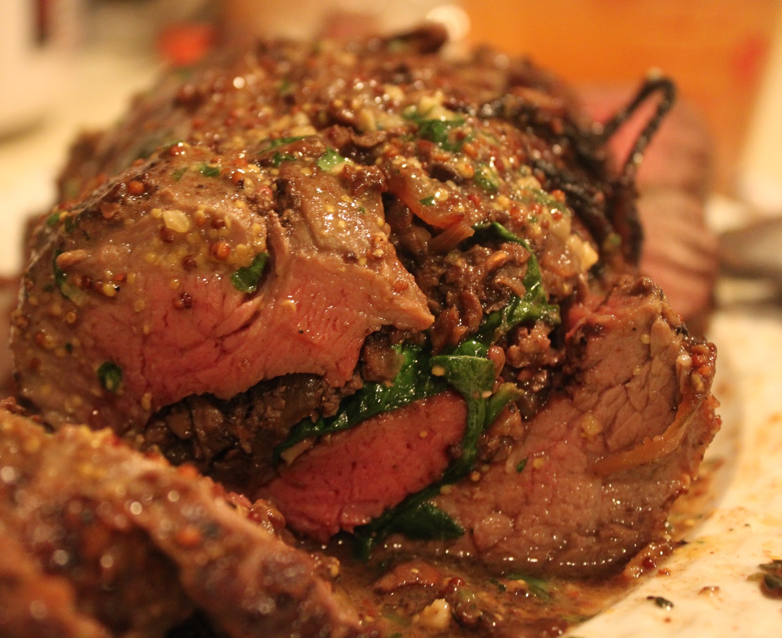 Volta ao Mundo Restaurante: Filé recheado com cogumelos e cebola ...