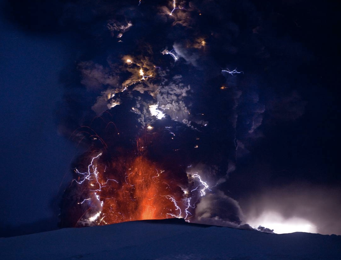 Just been thinkin'....: Crazy Volcano Lightning