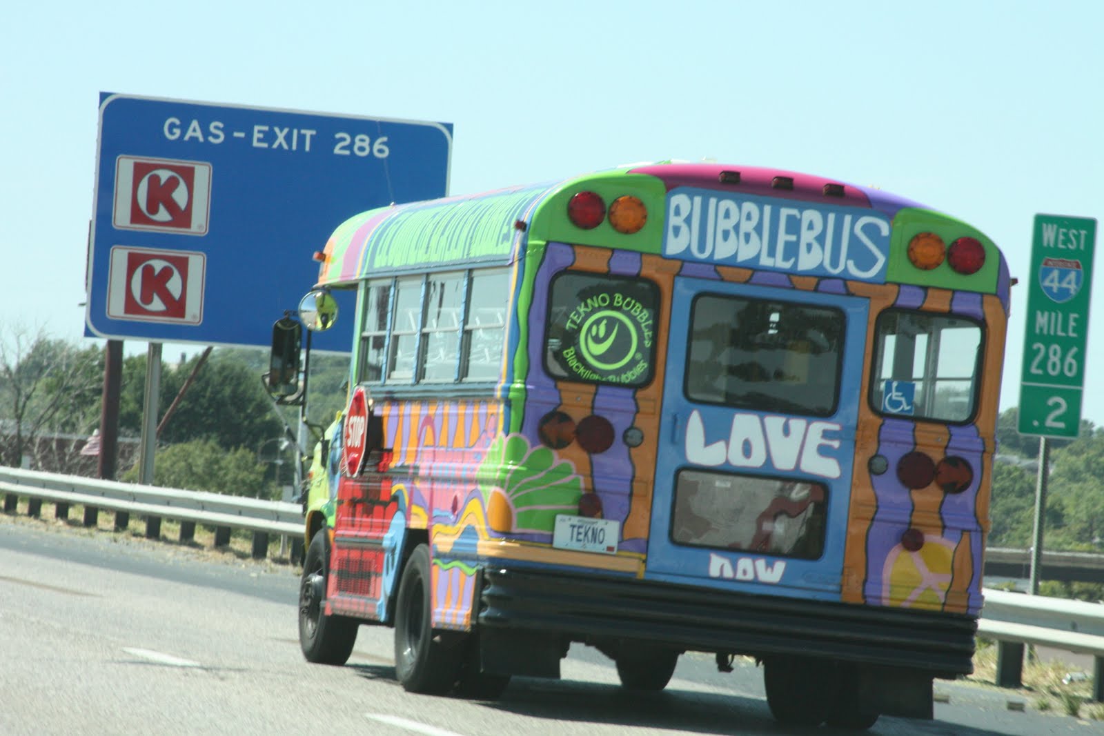 Ca$hjocky and the "Old Salt": Color Carnival #57 --- The Bubble Bus