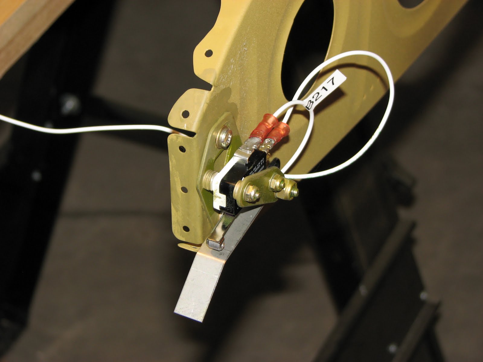 Torsten's RV-12: Stall Warner Installed