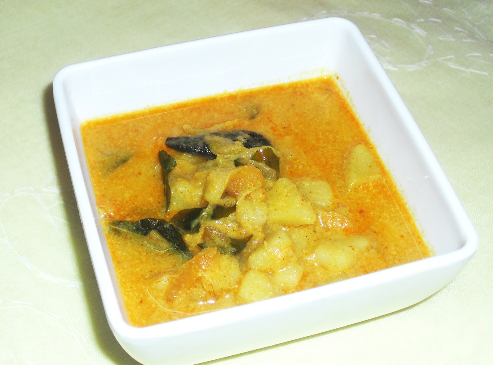 ROSHAN's CUCINA: Chembu Curry (Colocasia / Taro)
