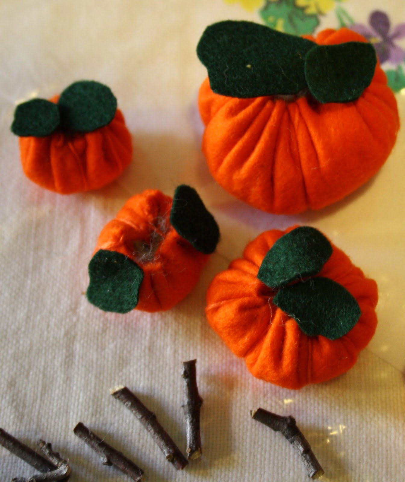 Twig and Toadstool: Felt Pumpkin Tutorial!!
