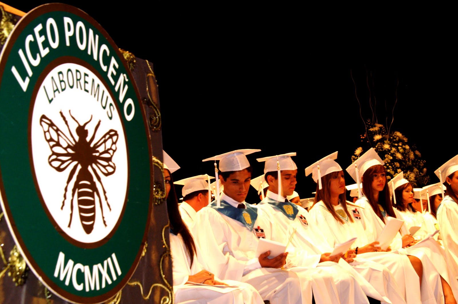 NOTICIAS SUR P.R.: DOS GRADUACIONES PONCEÑAS, UN MISMO AMBIENTE TRIUNFAL