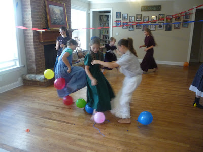 Children are a Blessing!: Girls' Party balloon popping game