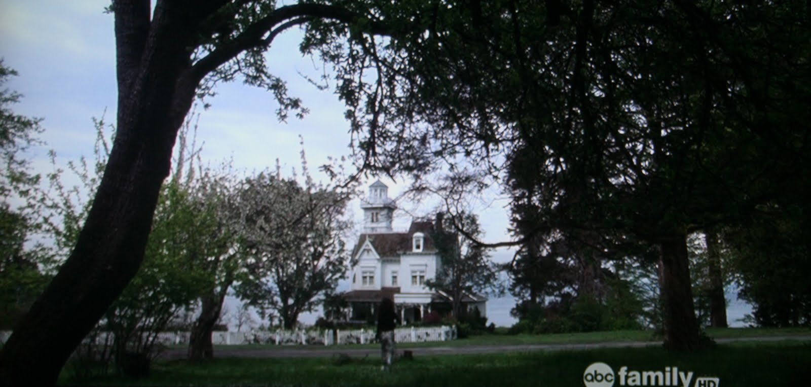 Bewitching Decor Inspired by Practical Magic - Kisses & Chaos