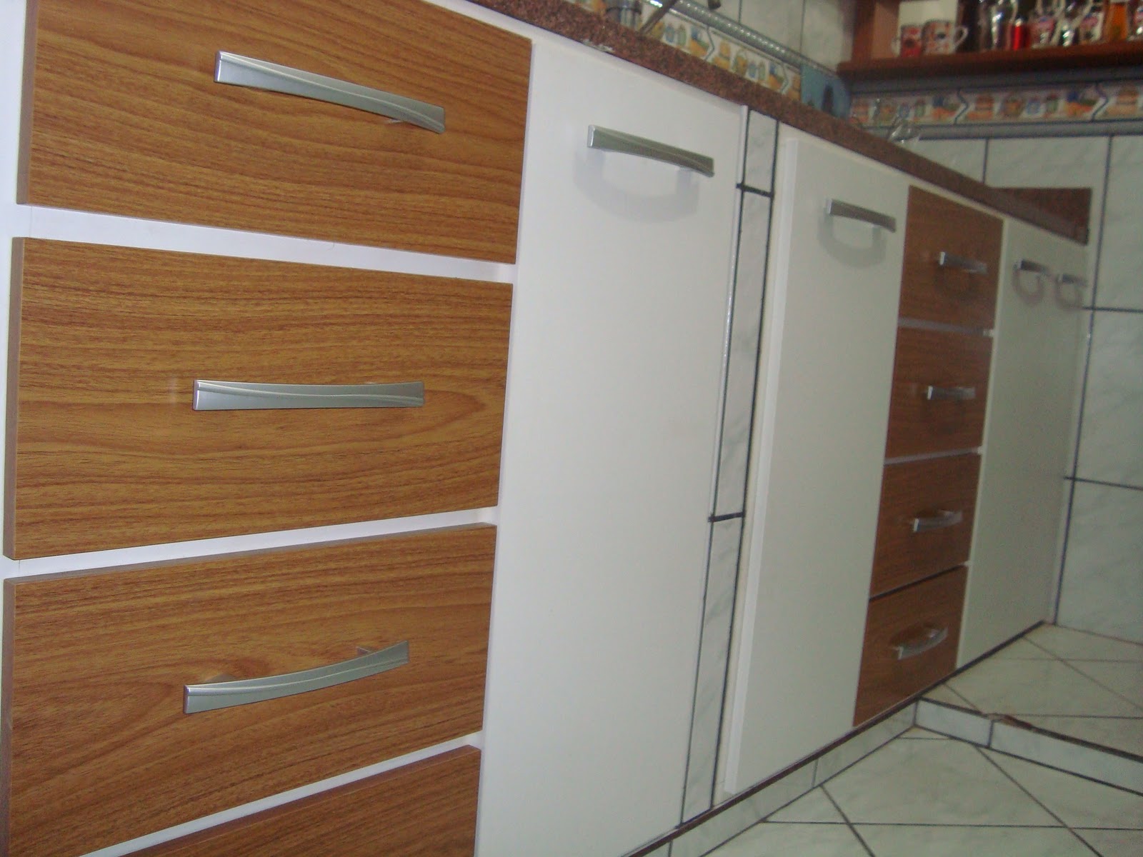 Messias Móveis: ARMÁRIO MDF COM DETALHE MADEIRA