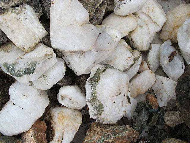 The Polished Pebble: Cabbing Ice - Working With Bull "Snow" Quartz ...