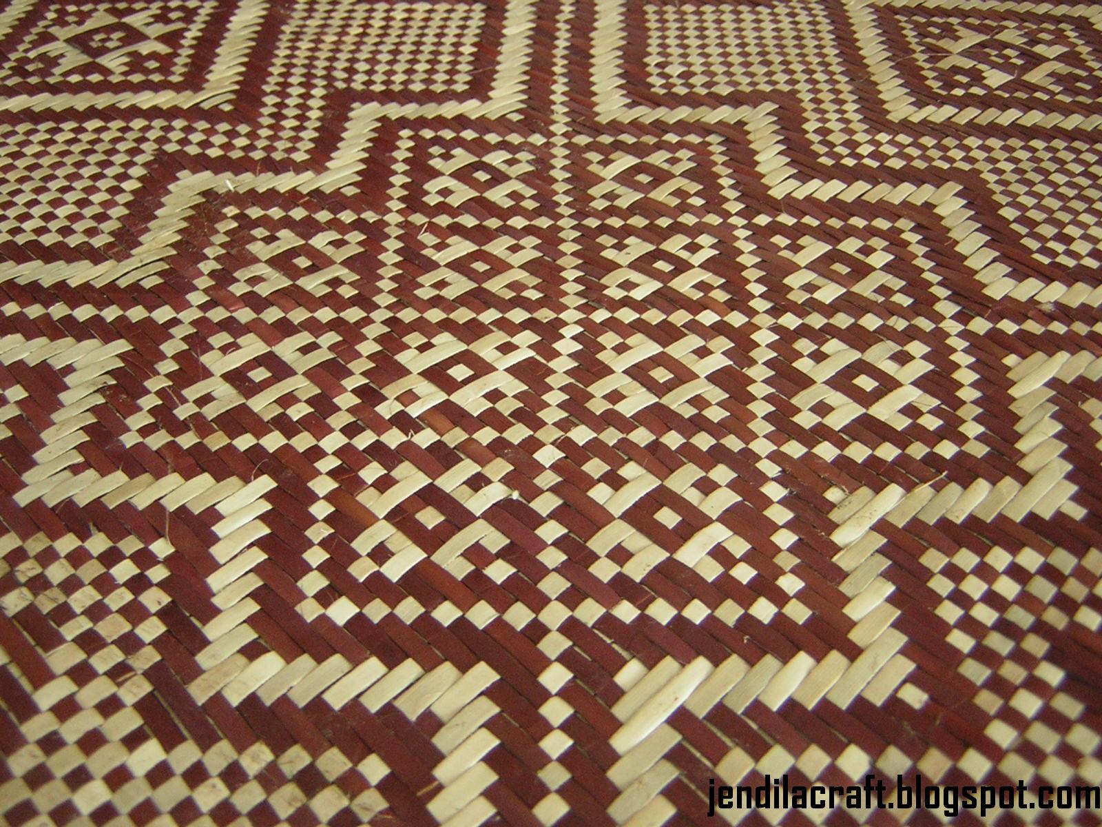 Mengkuang: Tikar mengkuang kelarai (TKM 017)
