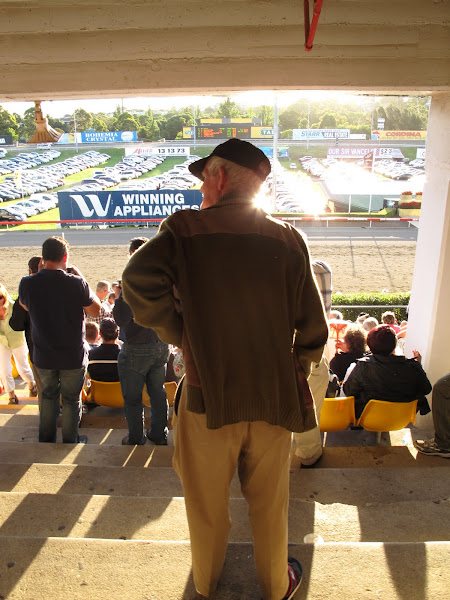 The Awesome Power of Australia - A Bogan Journey: Final Night at the ...