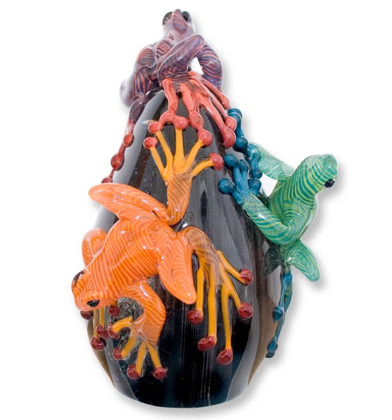 Pachi and her favorite Art: GLASS FAUNA