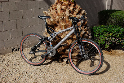 Mountain Bikes: Intense Uzzi SL-Brand New