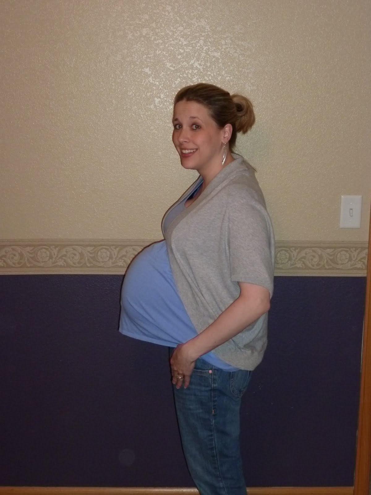 Just the FIVE of US! : Changes...and Belly Pics 31 weeks