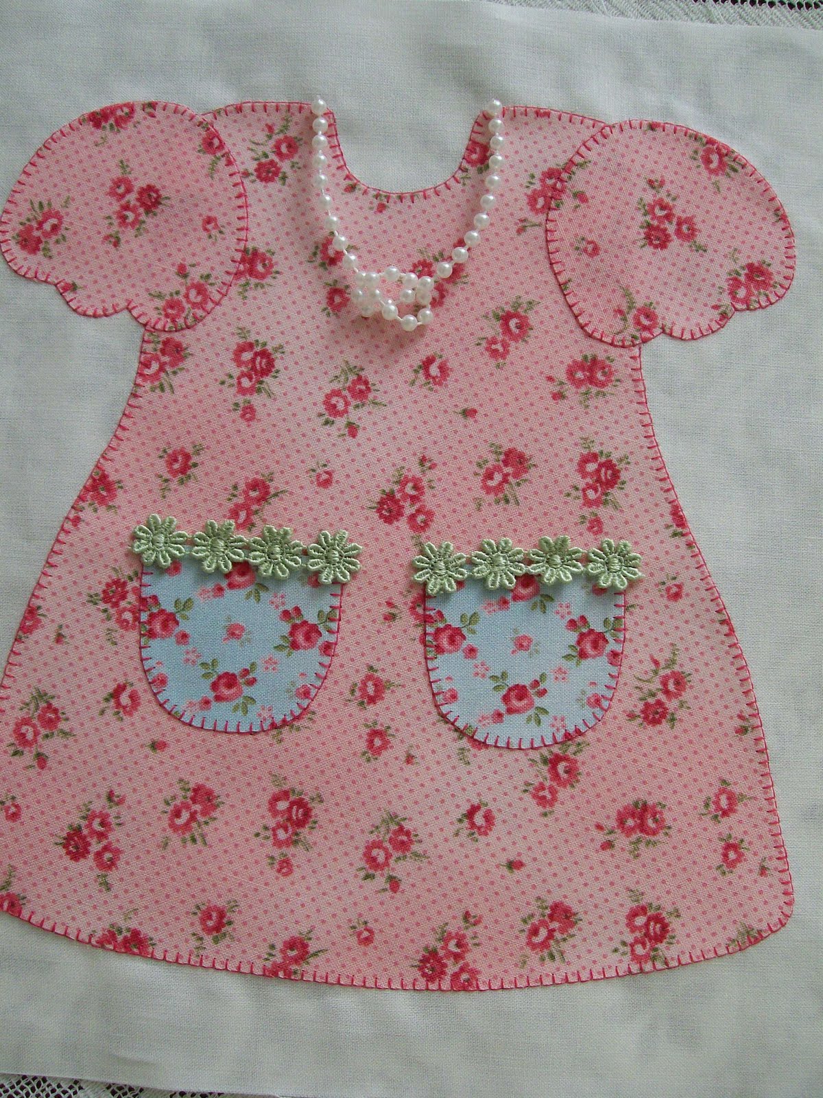 Marsha's Meanderings: Darci's Dress Up Quilt - Doll #10