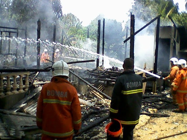 Membongkar Sebelum Terbenam: Gambar Gambar Kebakaran Rumah Engku Nurzaman