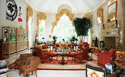 Can You Guess Who Owns This House? | Celebrity Digs HQ