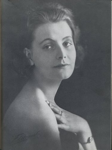 Greta Garbo Swimming