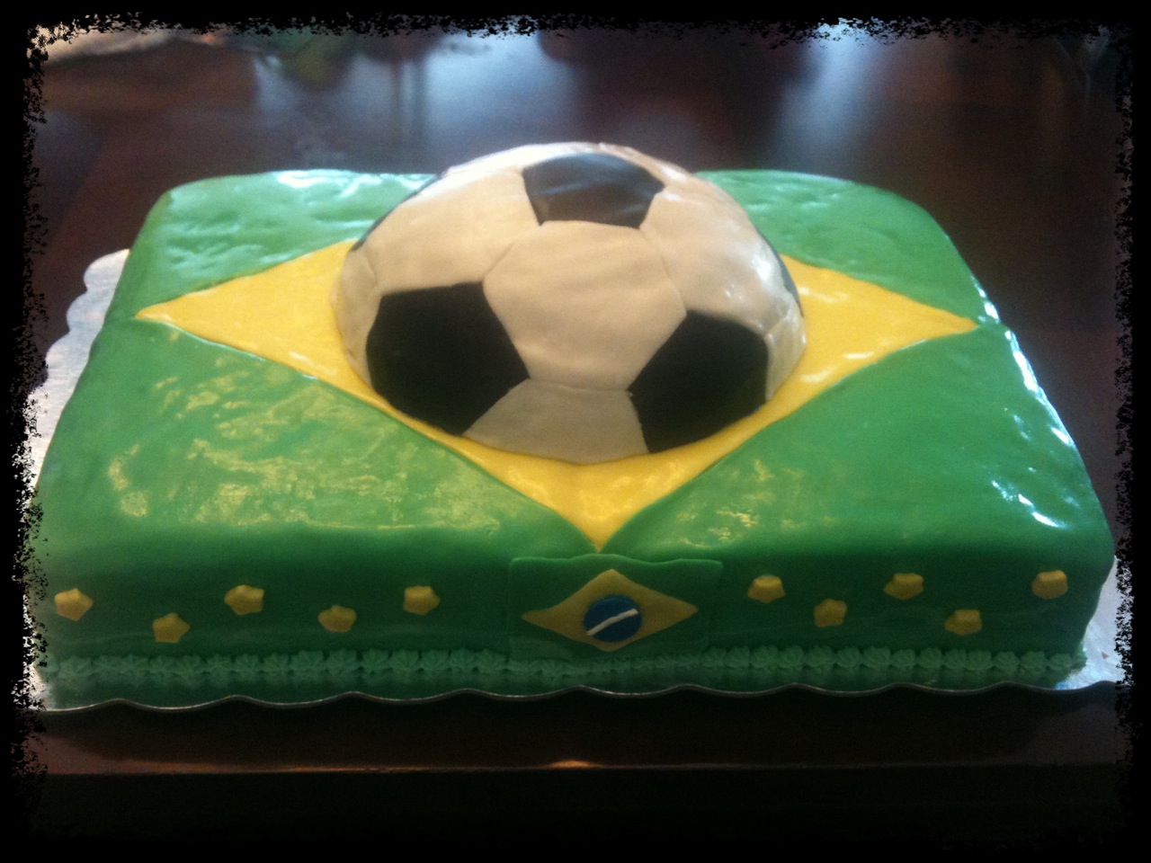 Cup n' Cakes Gourmet: GO BRAZIL FONDANT CAKE