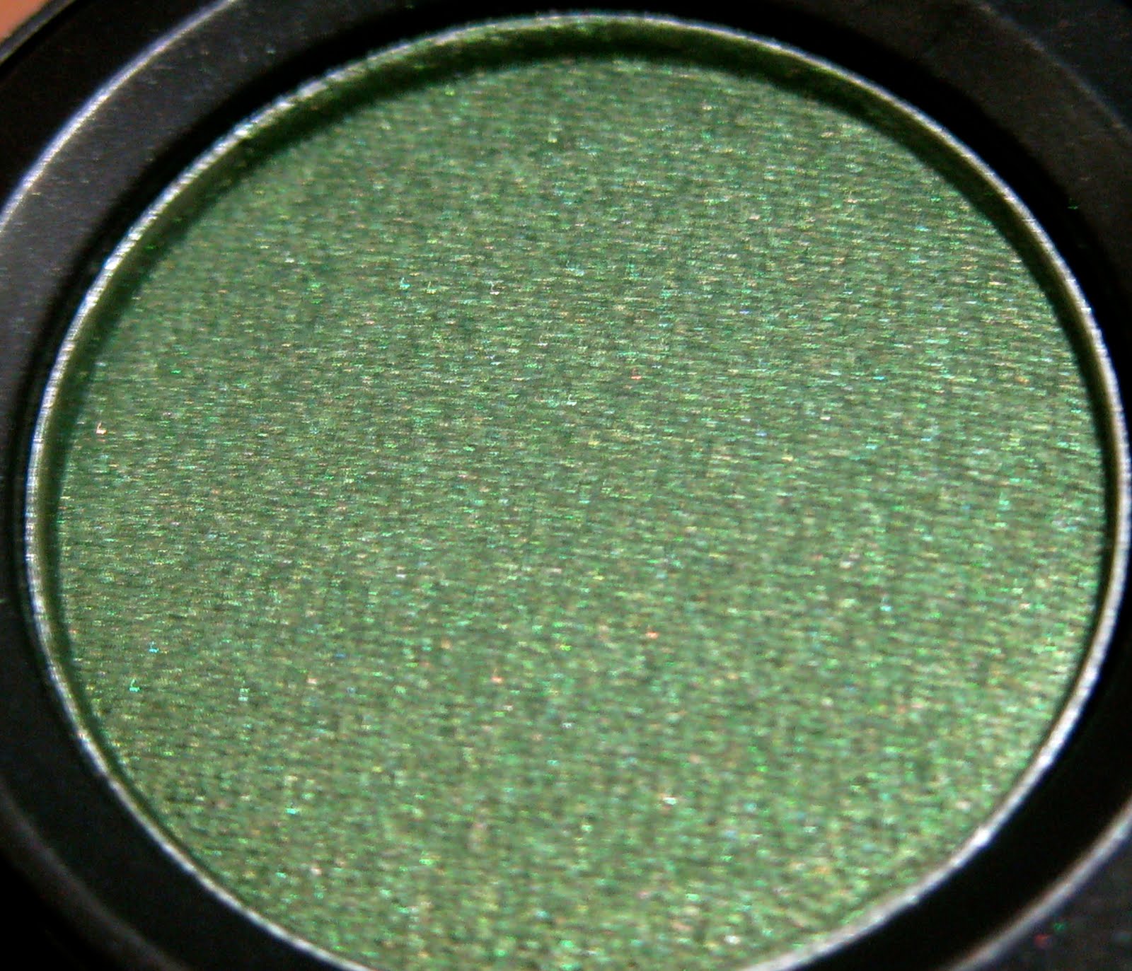 PRODUCT SPOTLIGHT: MAC FROST EYESHADOW (HUMID)