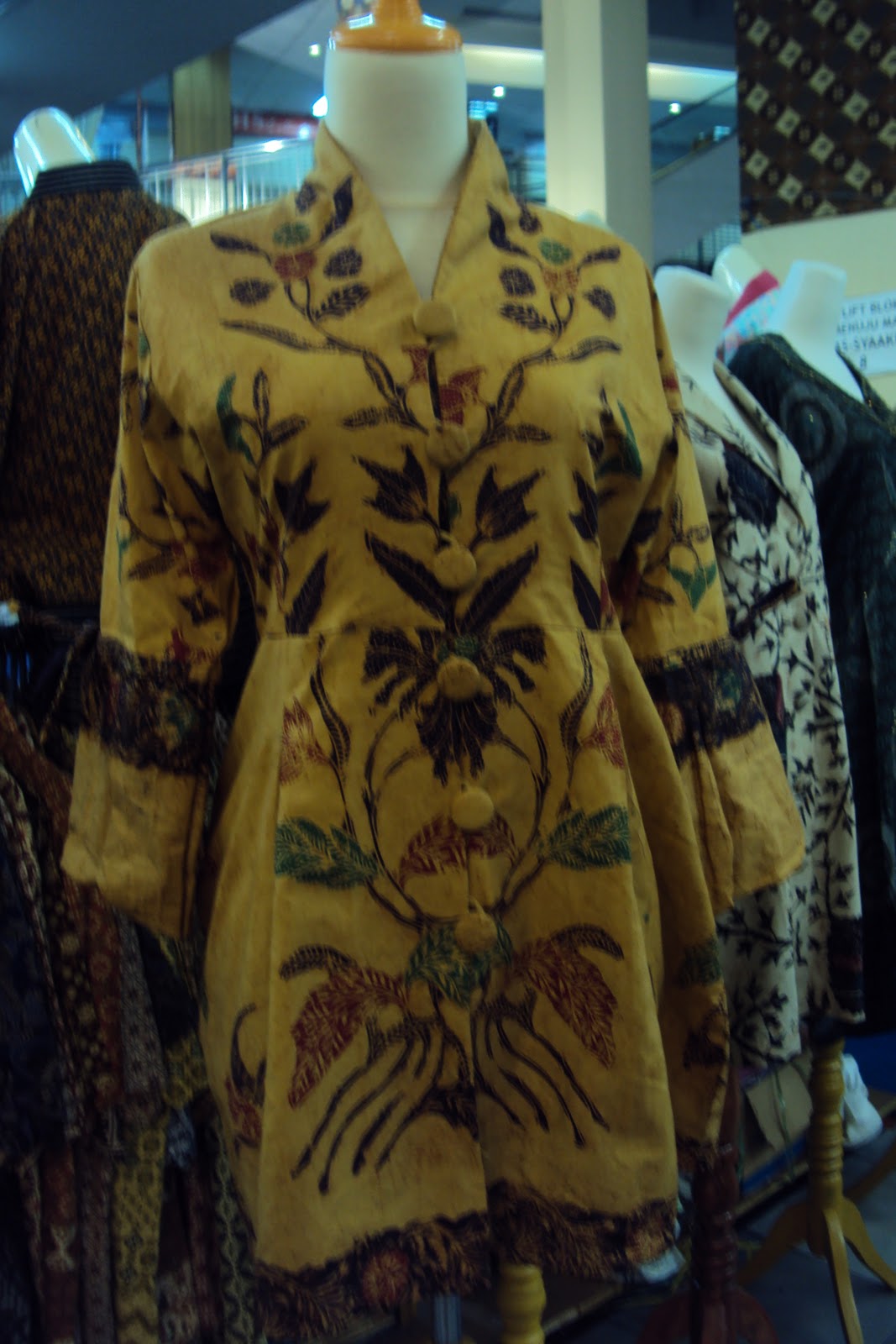 Dunia Batik Indonesia: model batik untuk perempuan