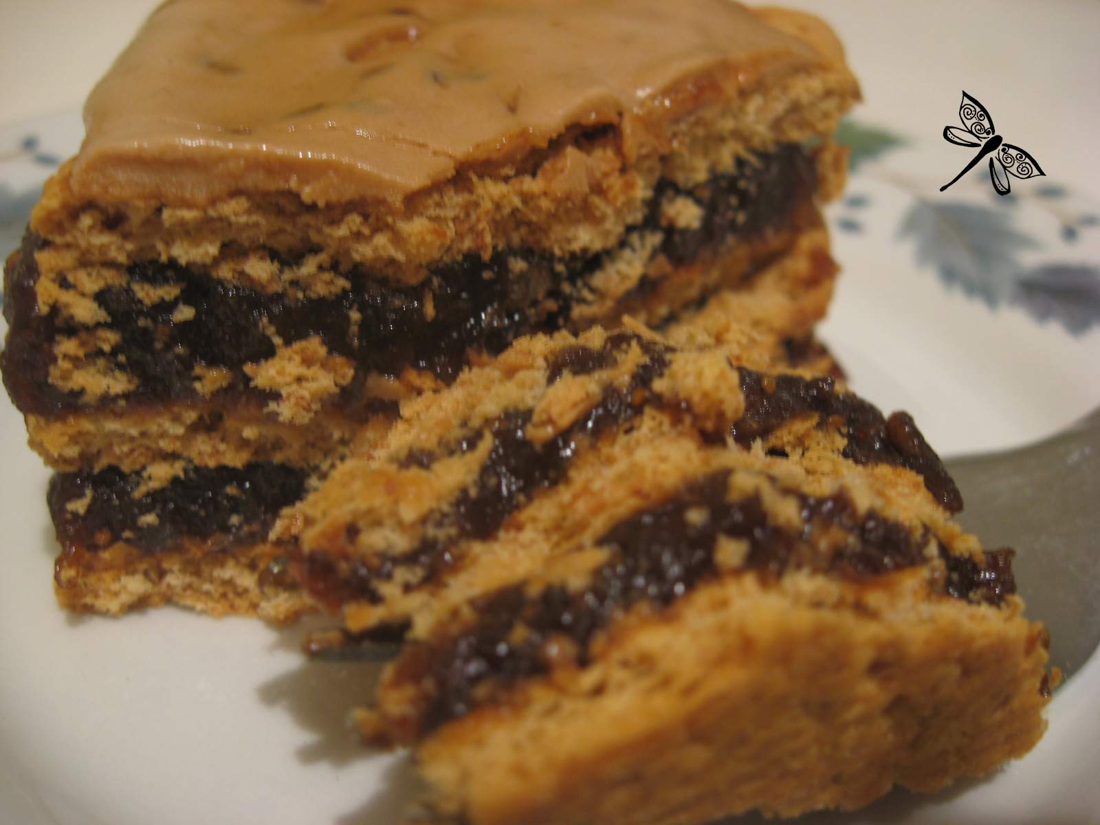 Libellule et ses spatules: Gâteau étagé aux dattes et Graham