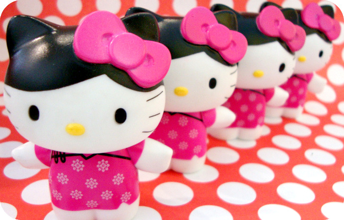 Kawaii Planet: Got 4 Chinese Hello Kitties in one purchase...ARGH!