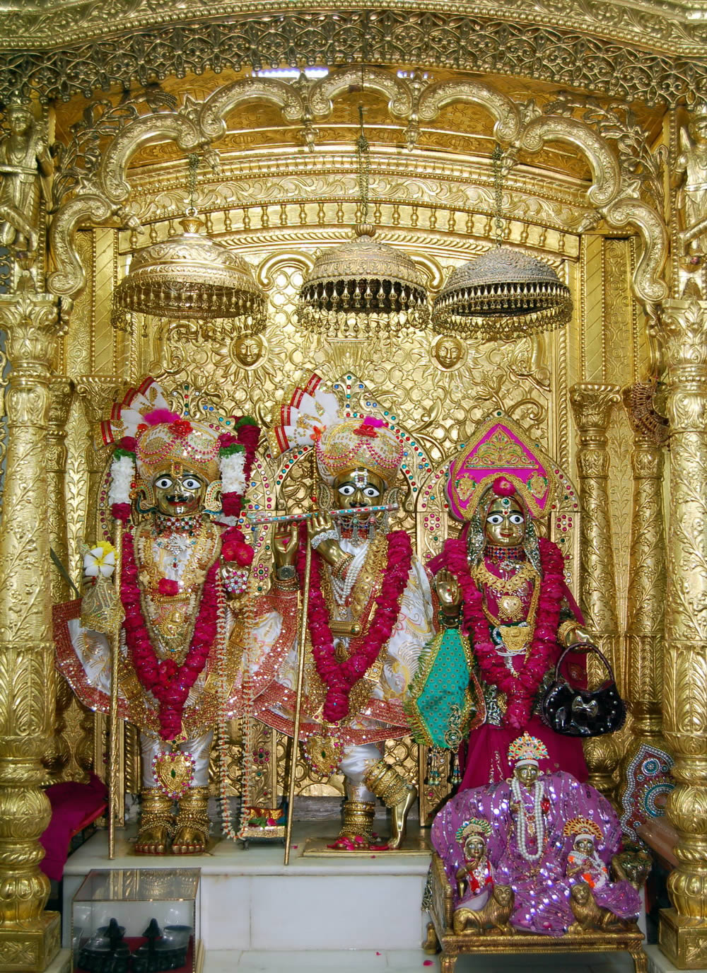 Daily Darshan Swaminarayan Tample: The Daily Darshan Of Shree ...