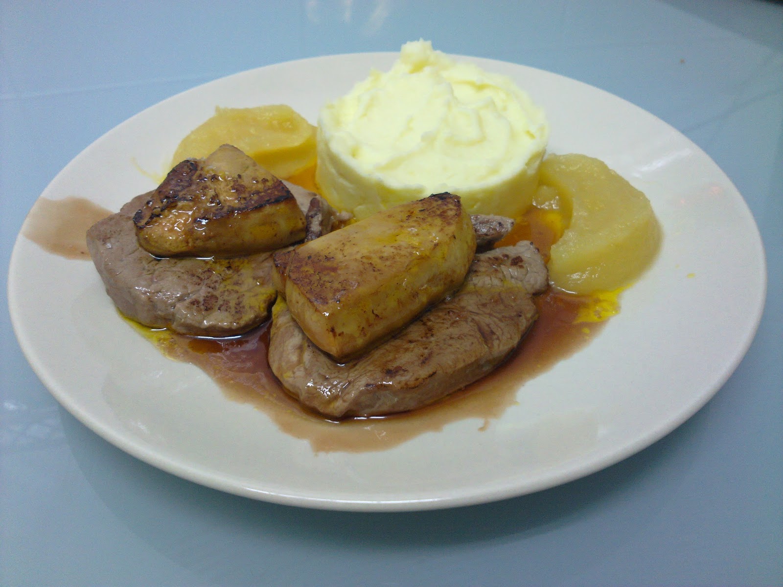 Escuciplando: SOLOMILLO AL FOIE CON MANZANA