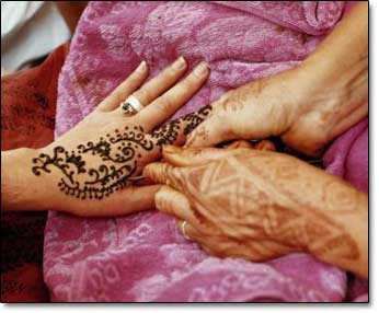 poze-tatuaje: tatuaje pe maini