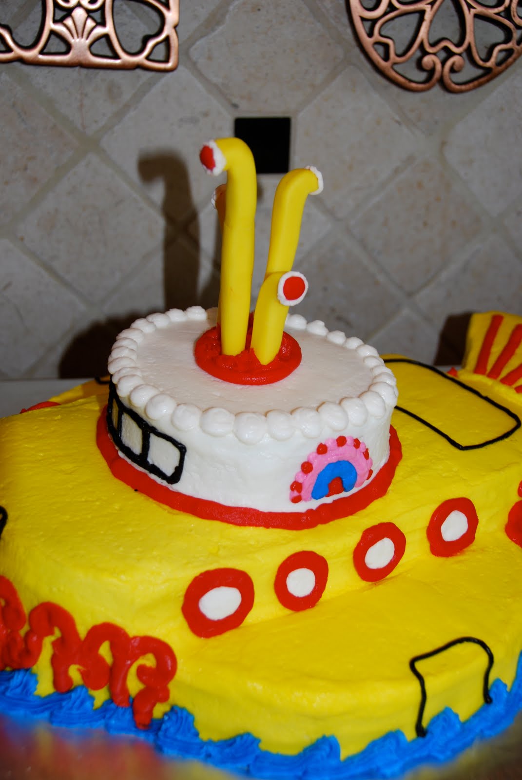 Creative CakeWorks: We all live in a YELLOW SUBMARINE...