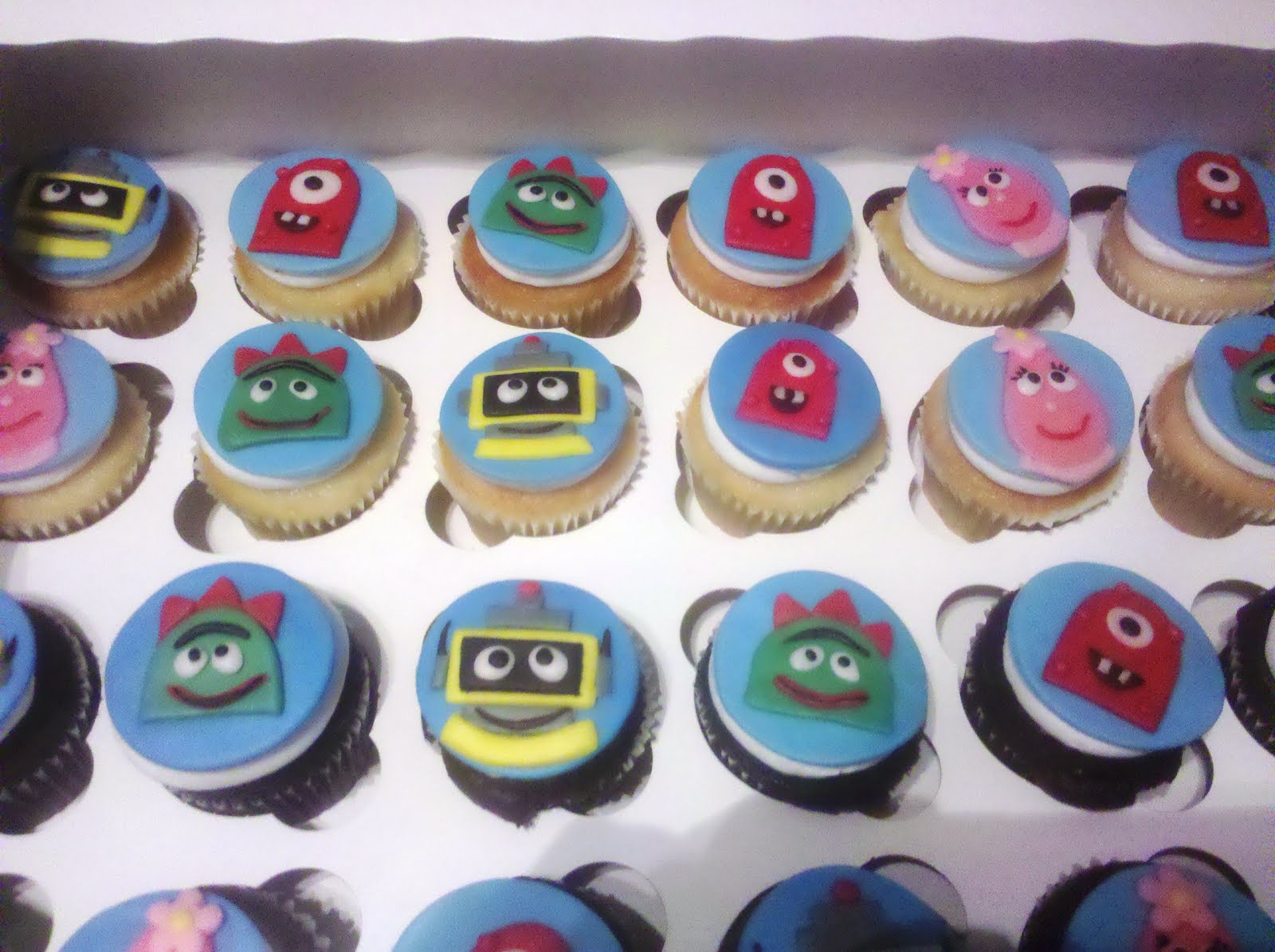S and J Delights: Yo Gabba Gabba cuppies