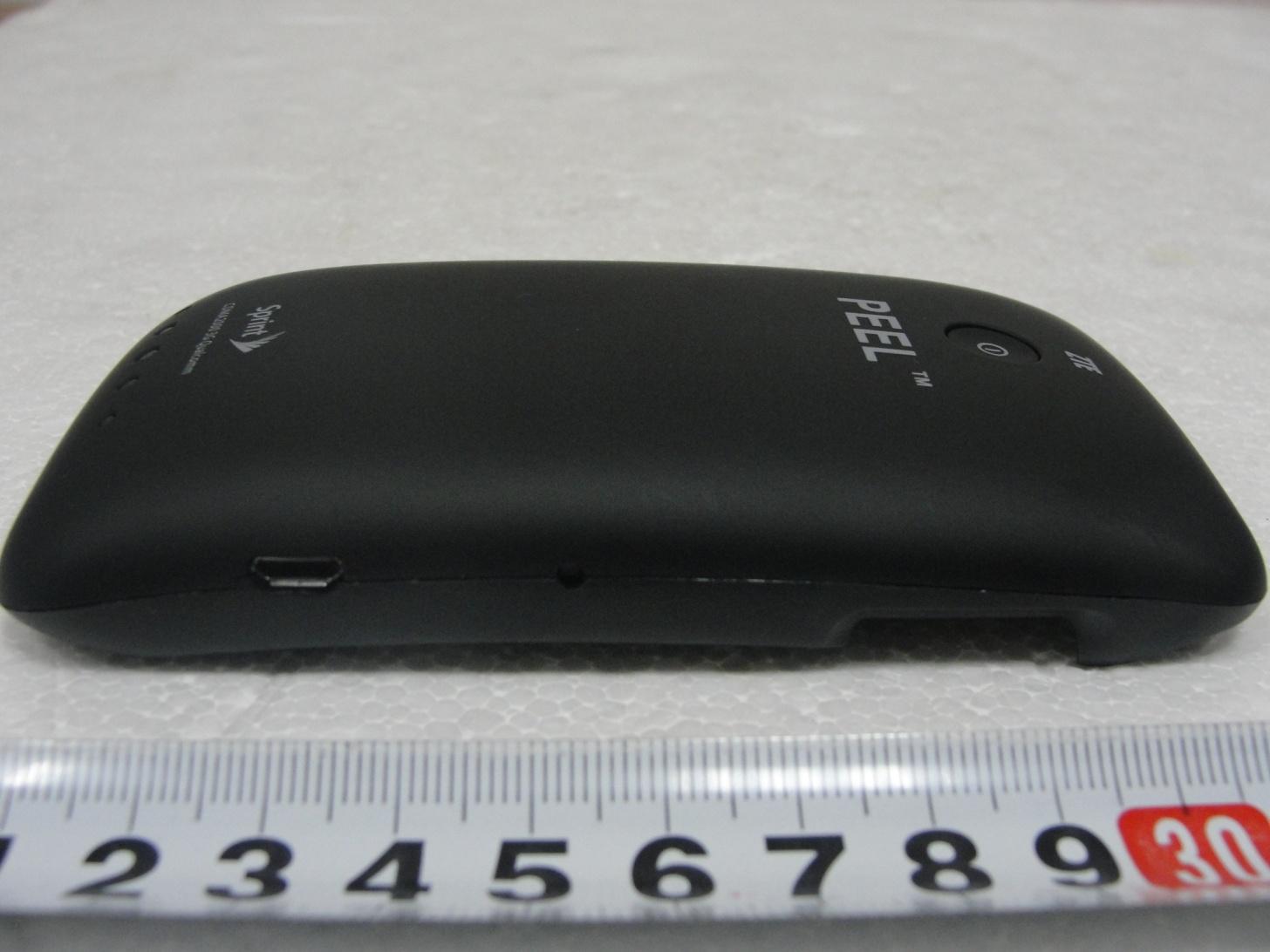 The Smoking Knife!: Cover your iPod with a 3G peel!