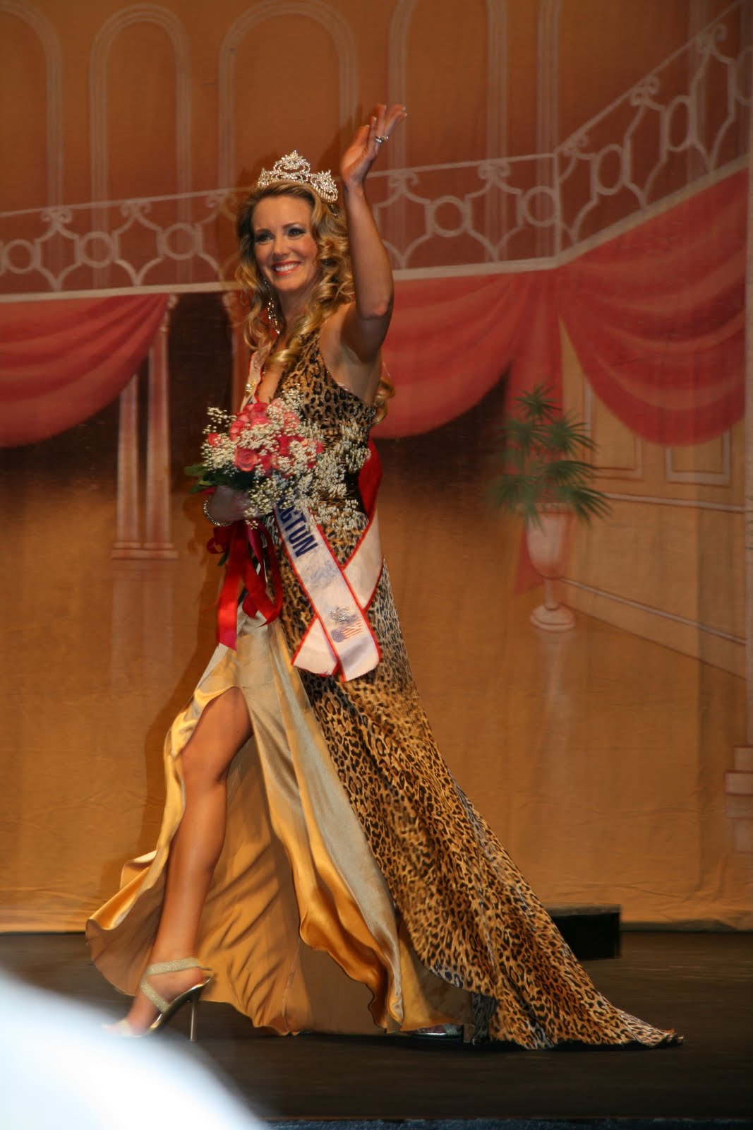 Elizabeth Larsen - Mrs. Washington America 2009